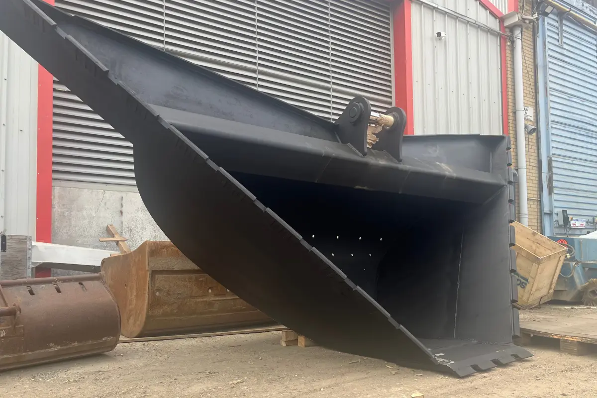 Masterhitch Bespoke Trapezoidal Bucket Project